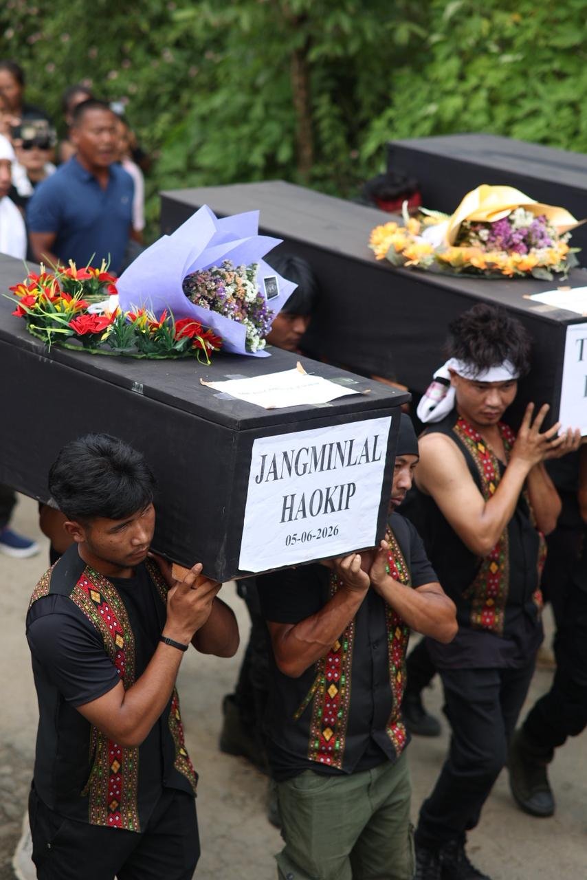 Manipur: In a Massive Coffin Rally, Thousands Escort Kuki-Zo Victims to ...